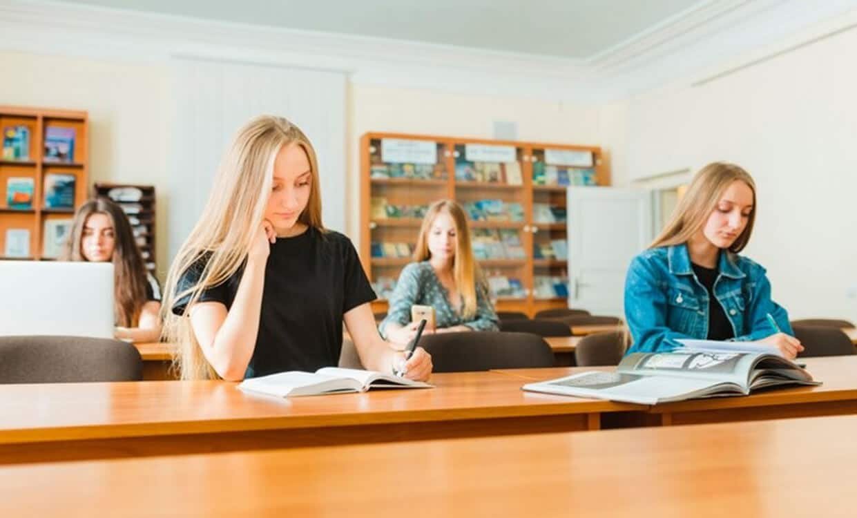 Law Students And Their Struggles With The Modern Curriculum - Digi Magazine
